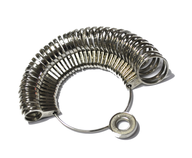 Individual metal ring gauges in half sizes